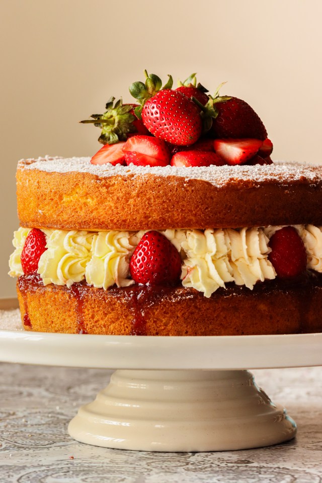 Victoria Sponge Cake – The Tocka Blog